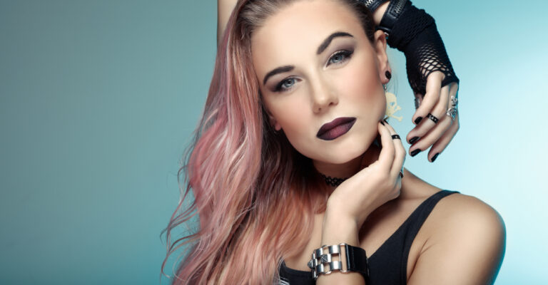 How to Wear Cute Punk Makeup - Characteristics of the Style